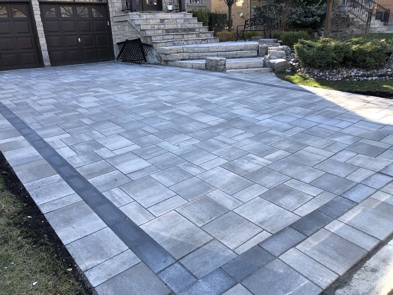 Using Interlocking Pavers Driveways